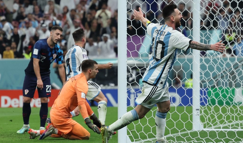 الأرجنتين تحجز مقعدها في نهائي كأس العالم بفوزها الكبير على كرواتيا